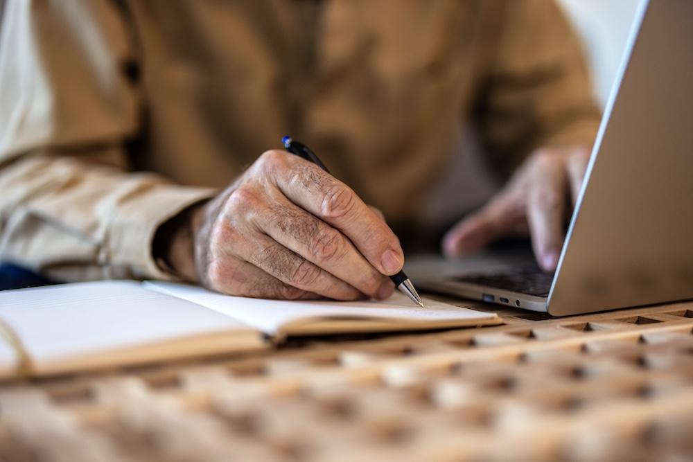 How to Write a Resume for a Retired Person in 2025